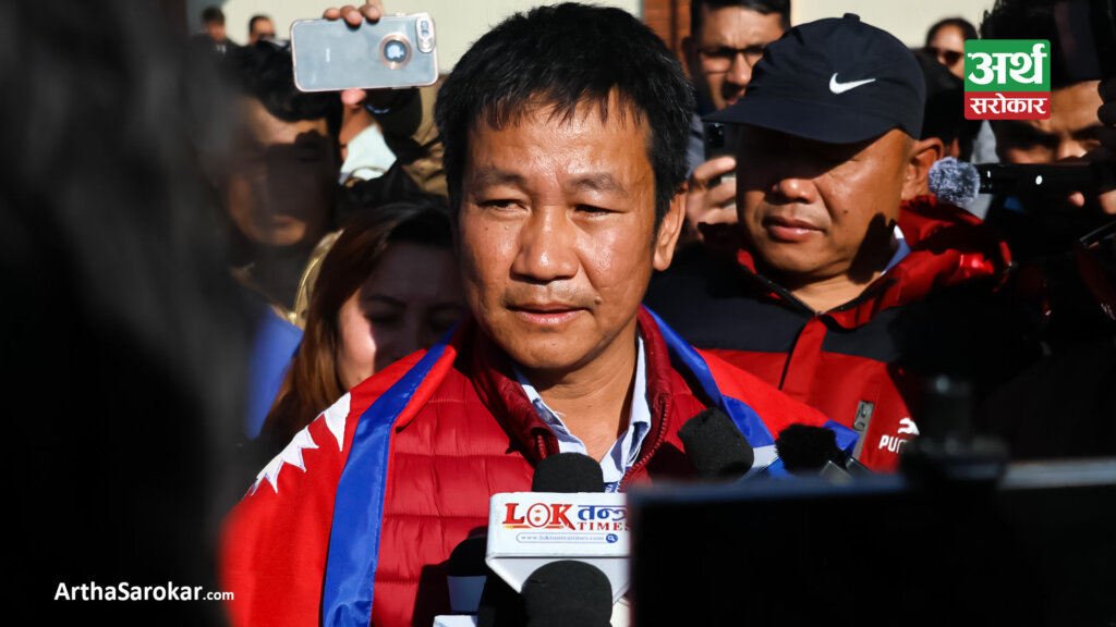 ९ घण्टामै ३४ वटा स्ट्याटस लेख्दै हर्कको आह्वान -‘मलाई समर्थन गर्नू ...